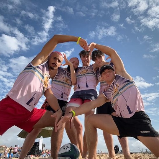 BEACH RUGBY : LA NORMANDIE SE JETTE À L’EAU